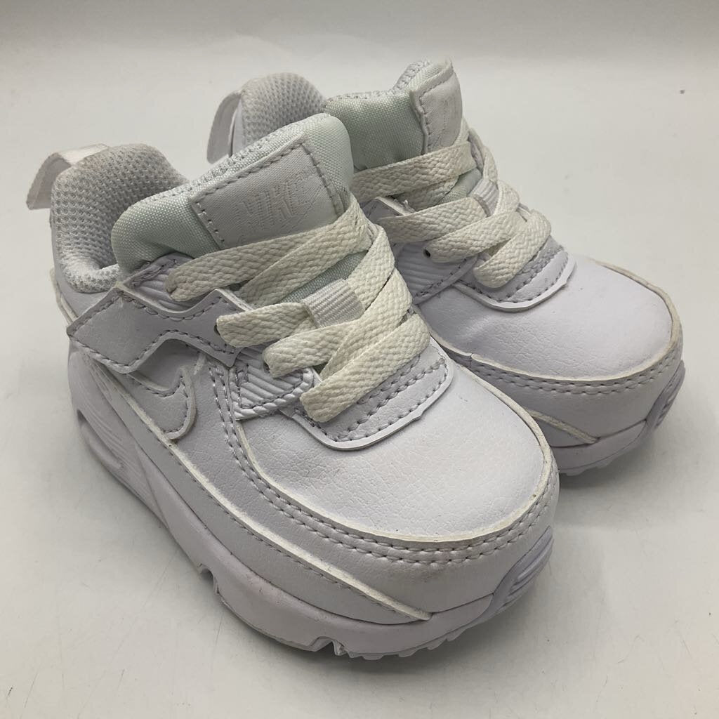 Size 4: Nike White Velcro Strap Sneakers – Beanstalk Children's Resale